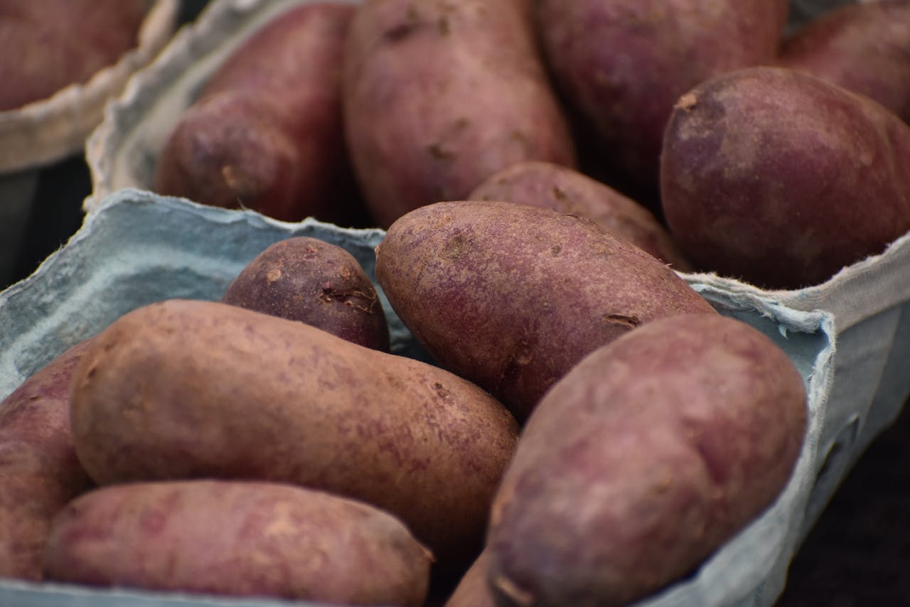 Sweet Potatoes Contain Twice The Fiber, Twice The Calcium, And 1300 ...